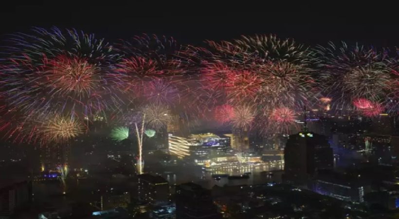 ആഘോഷരാവില്‍ 2024 പിറന്നു; എങ്ങും ആഘോഷത്തിമിർപ്പ്; പുതുവര്‍ഷത്തെ ...