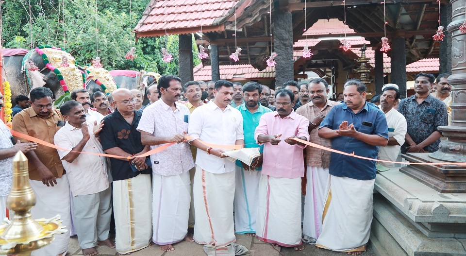 പടിഞ്ഞാറ്റിൻകര മഹാദേവർ ക്ഷേത്രം നടപന്തൽ സമർപ്പിച്ചു | Madhyama Syndicate